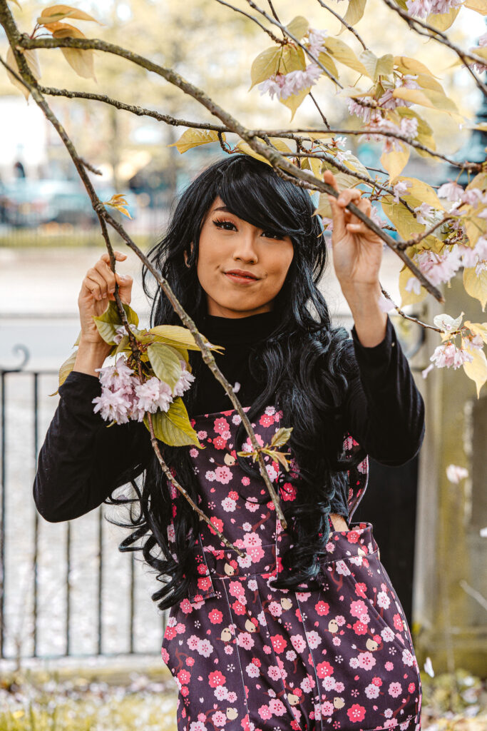 Trixic Otter Holo Sticker - Stami Studios